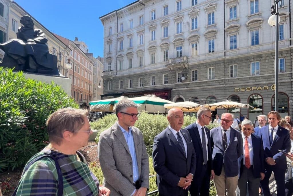 La statua di Giuseppe Verdi a Trieste torna al suo splendore